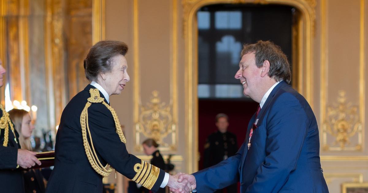 Gower College Swansea CEO Mark Jones receives MBE | GCS