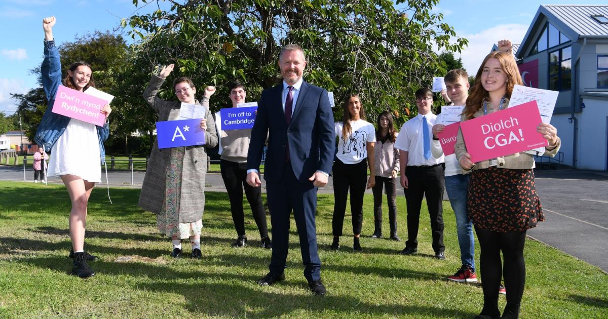 Students celebrate fantastic exam results for 2021 | GCS