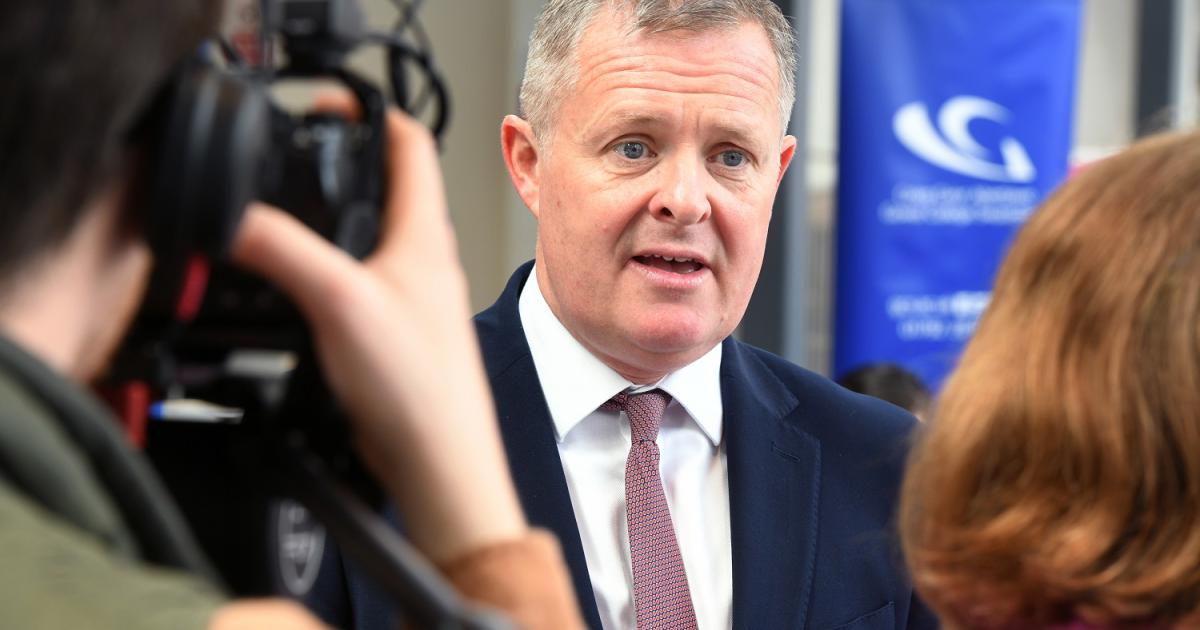 Minister talks to College students following EMA announcement | GCS