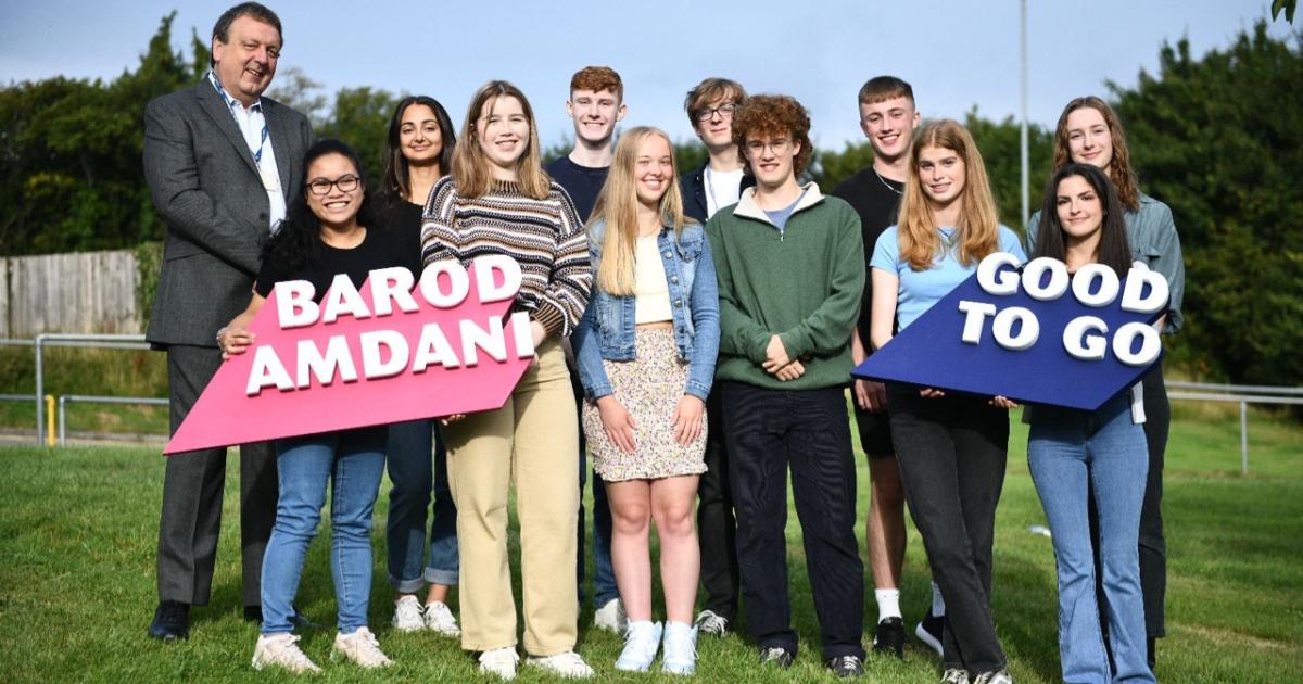 Students celebrate results success | GCS